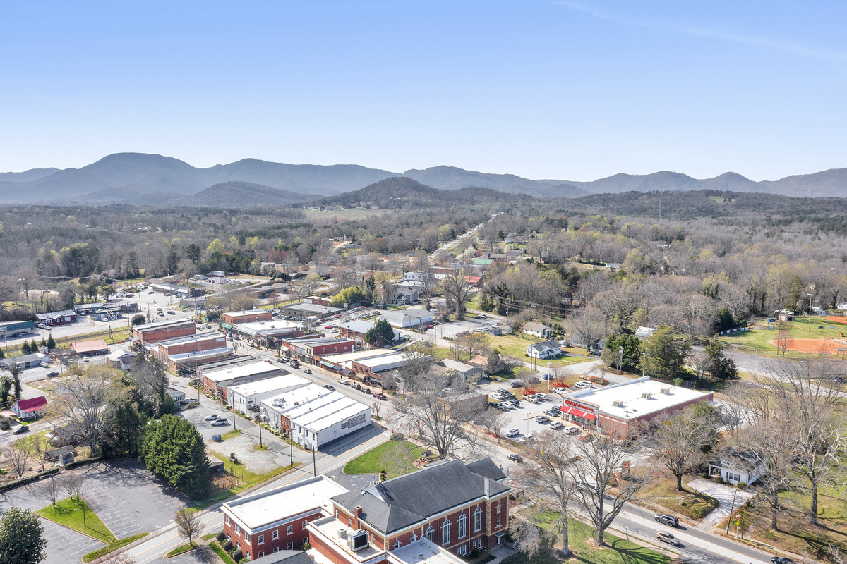 207 E Rutherford Street